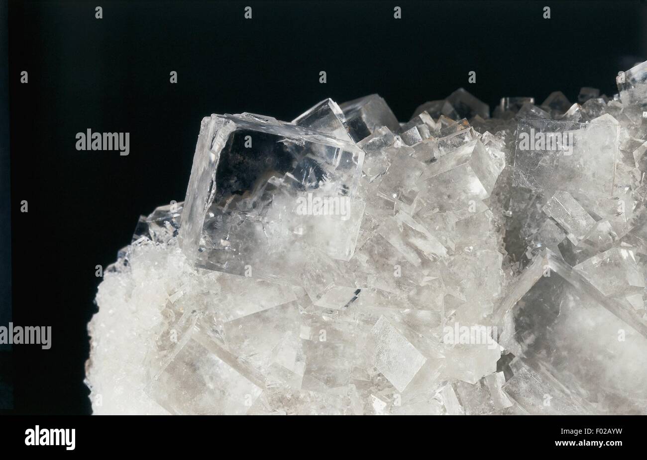 Minerals: Rock salt Stock Photo - Alamy