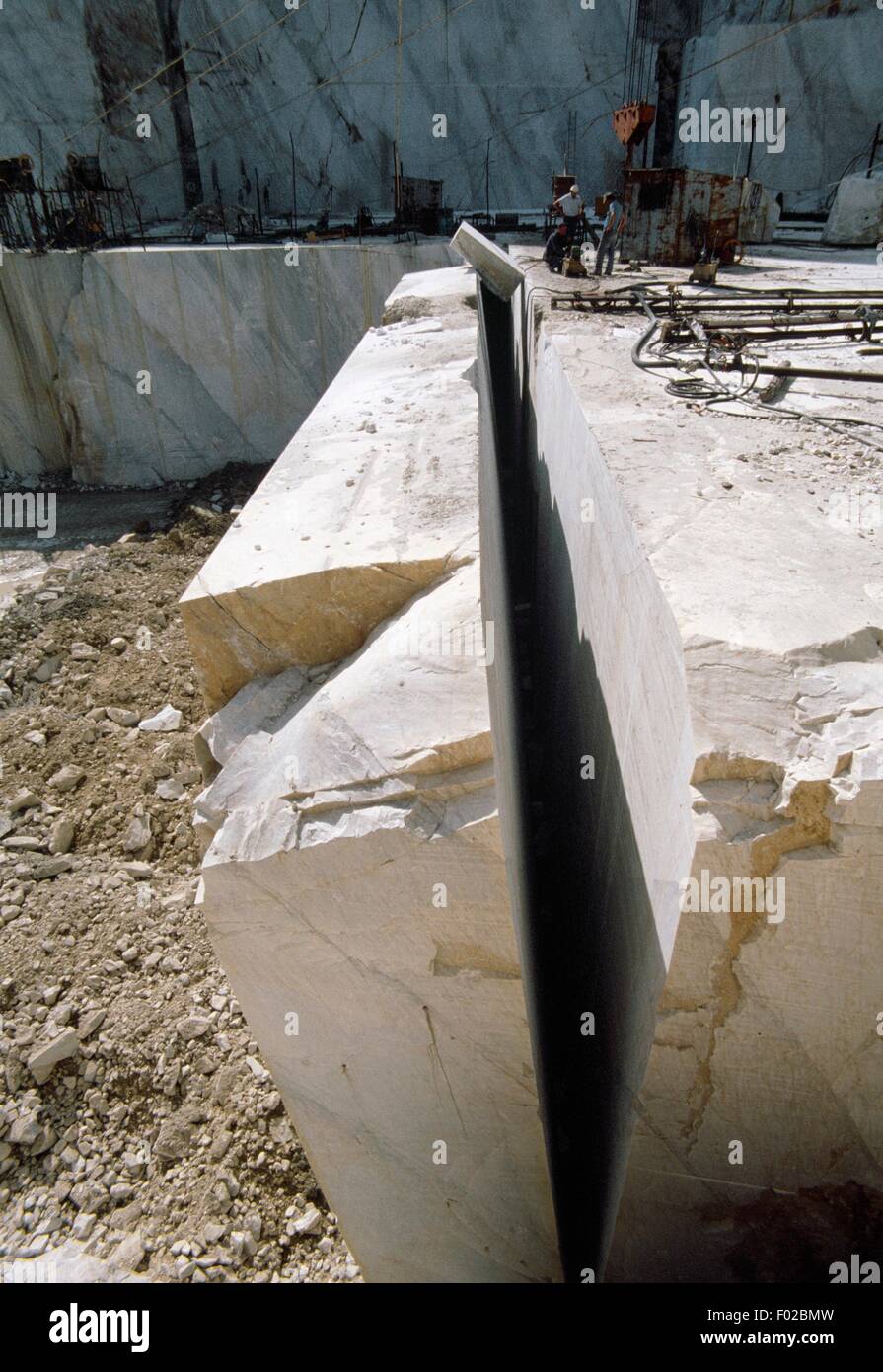 Marble blocks cutting in a quarry, Seravezza, Apuan Alps, Tuscany ...