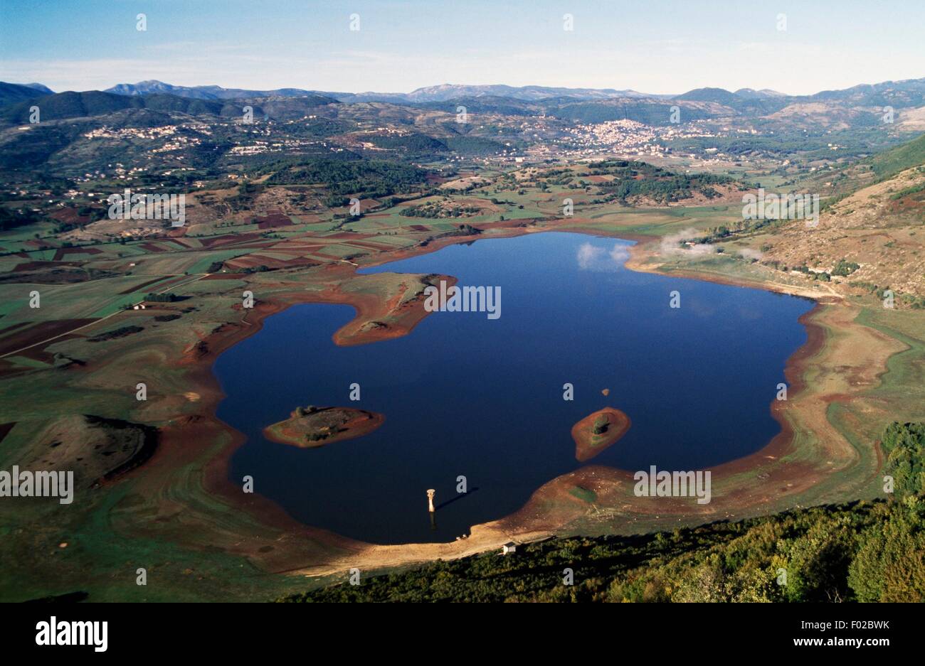 Lake Canterno, lake of karst origin, Ernici Mountains, Lazio, Italy ...