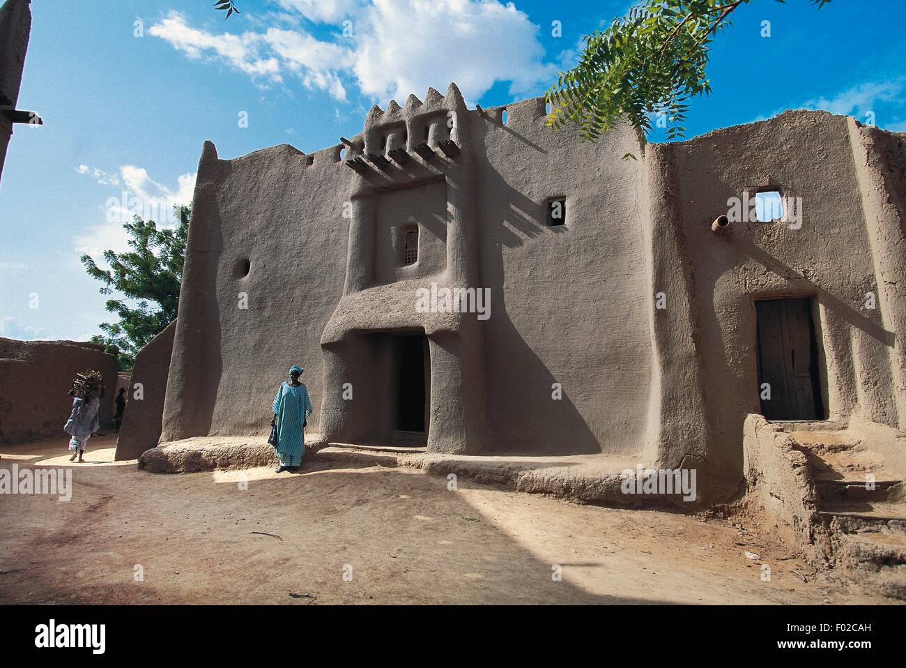 Old house with doorway modelled in clay, Djenne (UNESCO World Heritage ...