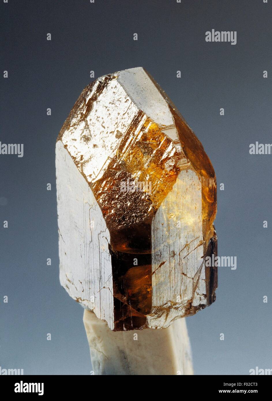 Chrysoberyl hi-res stock photography and images - Alamy