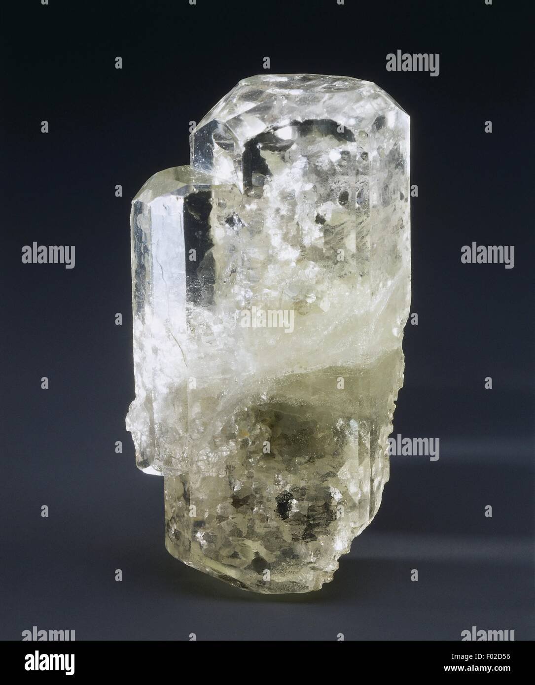 Minerals: Beryl (Berylium Aluminum Silicate Stock Photo - Alamy
