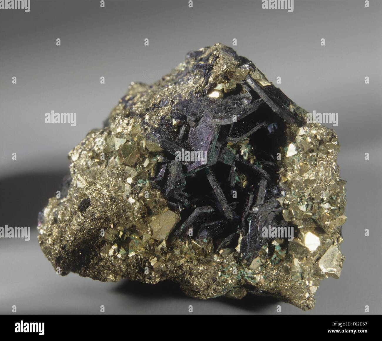 Covellite hi-res stock photography and images - Alamy