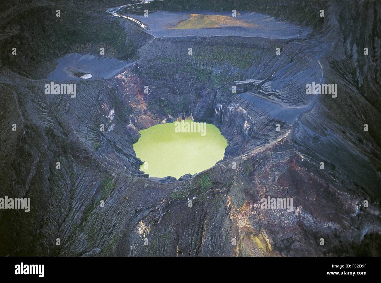 Costa Rica - Cartago - Parque Nacional Volcan Irazu. The green lake in ...