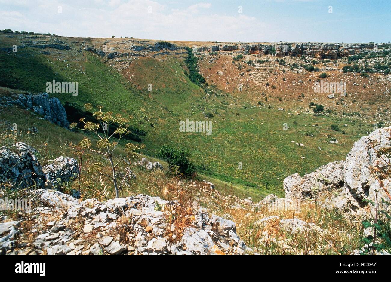 Pulo di Altamura, karst sinkhole, Murge Plateau (Murgia), Apulia, Italy ...