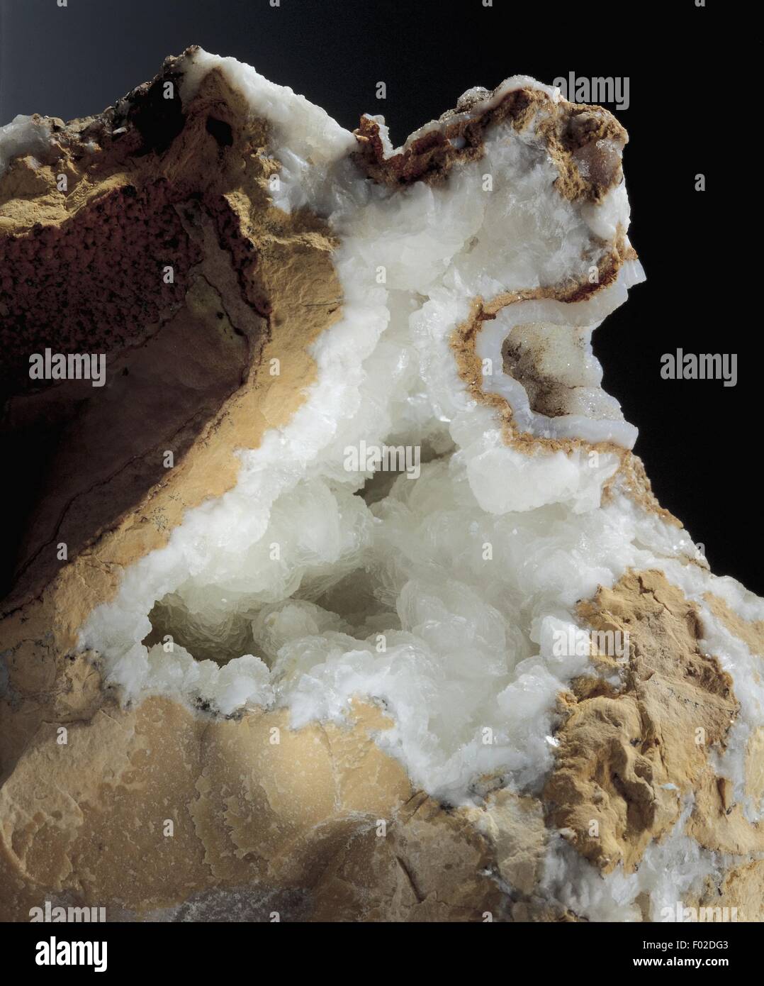 Minerals: Magnesite (Magnesium Carbonate Stock Photo - Alamy