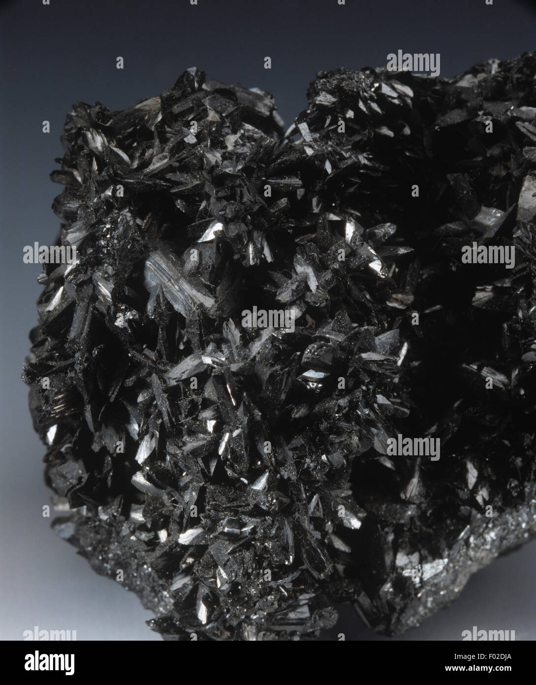 Minerals - Manganite Stock Photo - Alamy