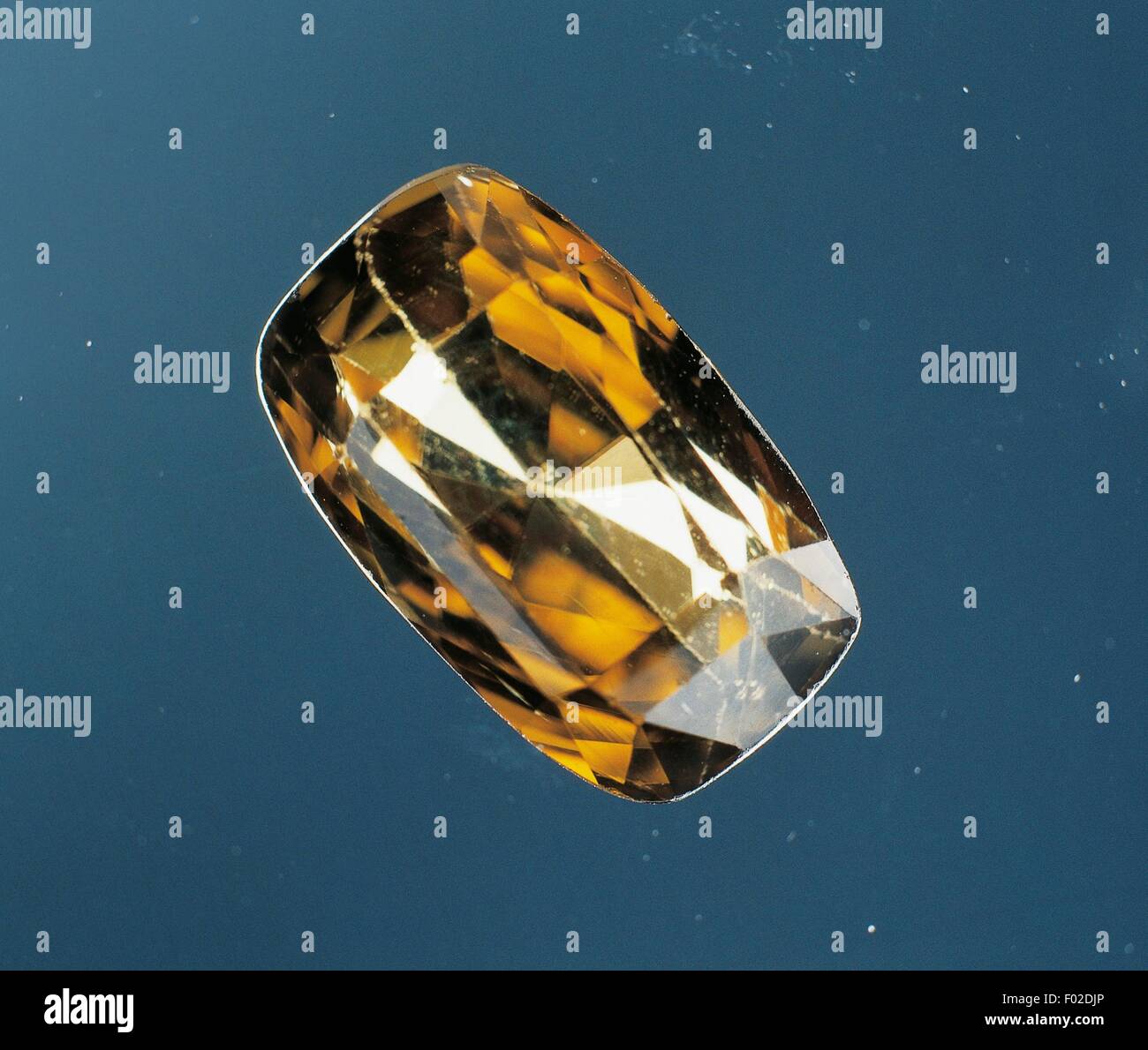 Geology zircon natural condition hi-res stock photography and images ...