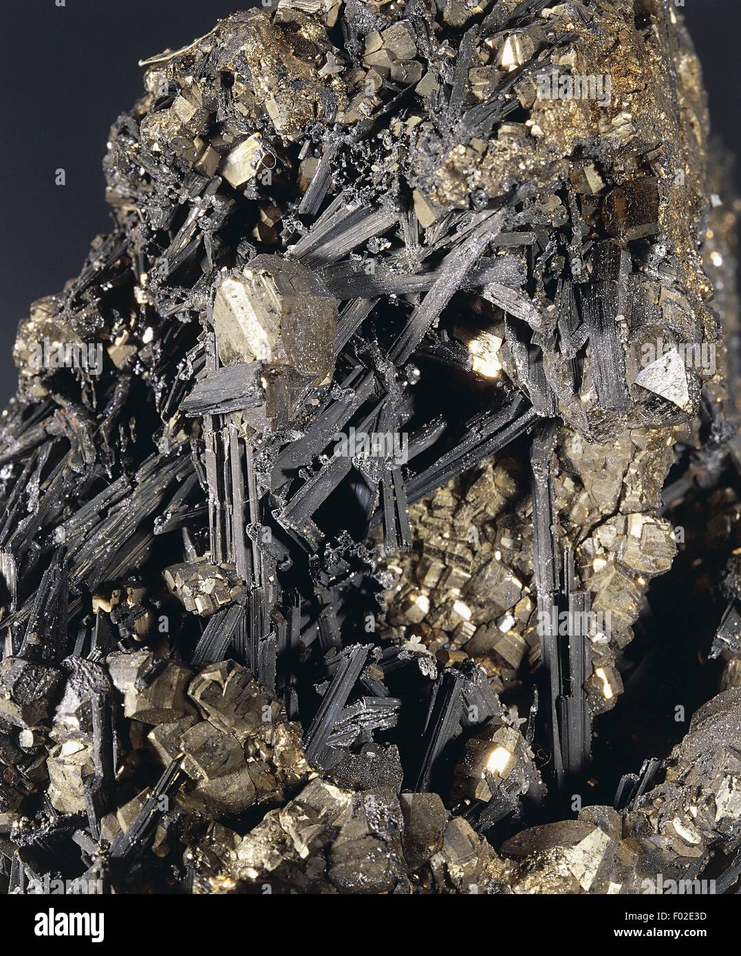 Antimony lead hi-res stock photography and images - Alamy