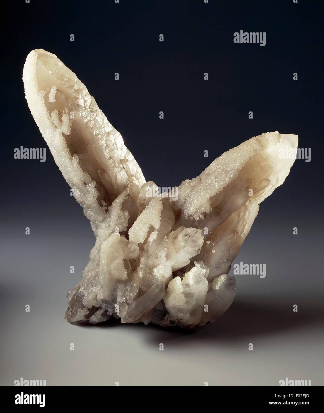 Calcite mineral sample hi-res stock photography and images - Alamy