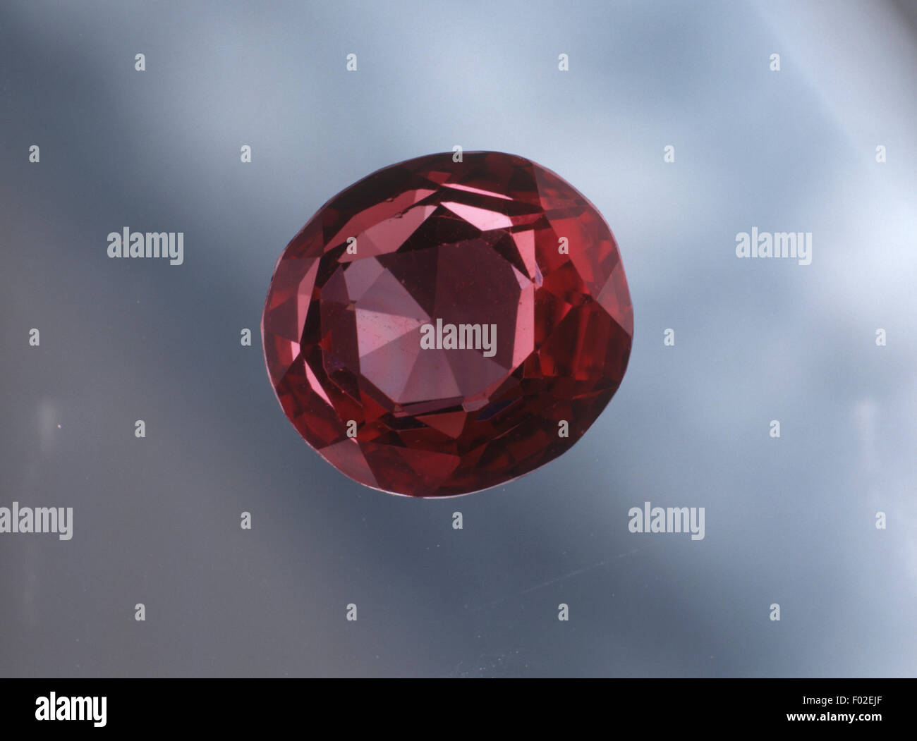 Cut spinel hi-res stock photography and images - Alamy