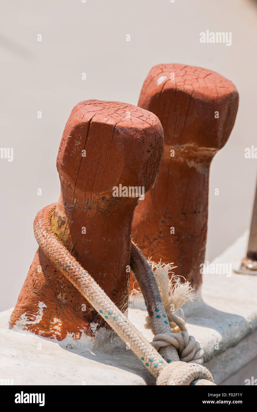 Old dock cleats hi-res stock photography and images - Alamy