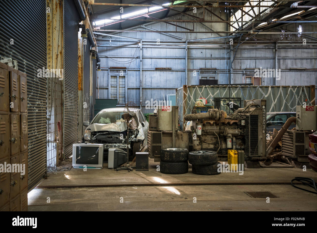 Car inside garage hi-res stock photography and images - Alamy