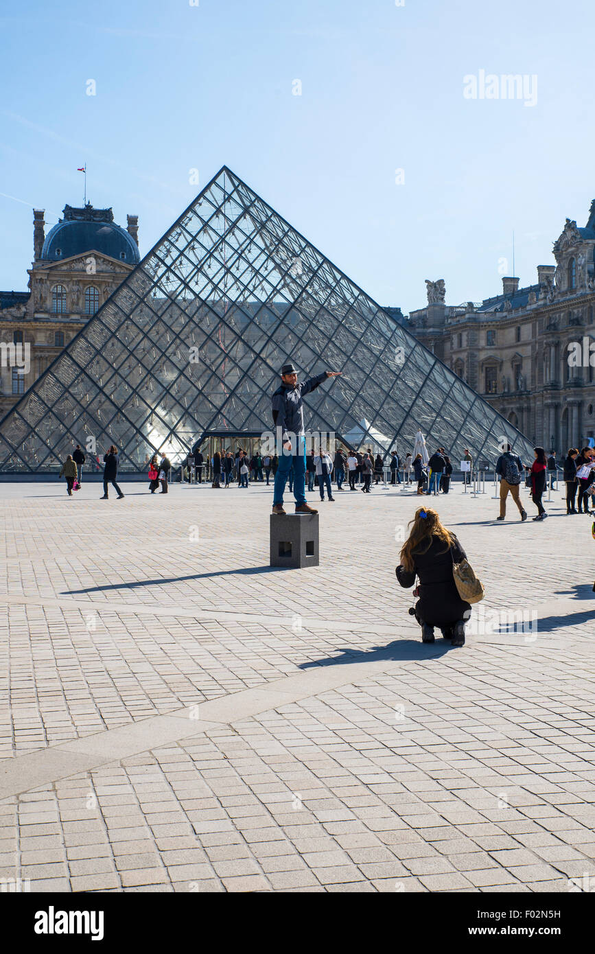 Outside louvre museum hi-res stock photography and images - Alamy