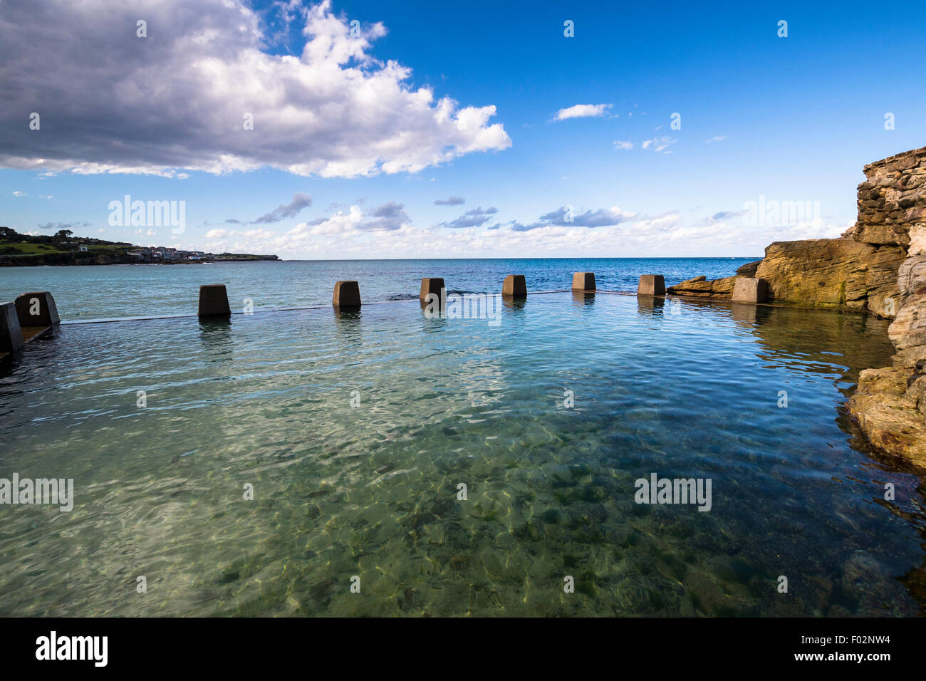 Swimming pool next to ocean, Ross Jones Memorial Pool, Coogee beach ...