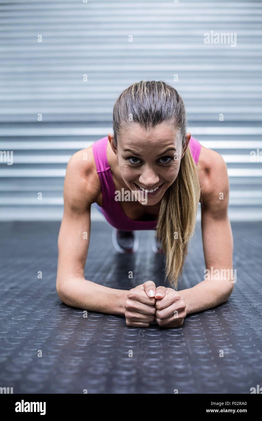 A muscular woman on a plank position Stock Photo - Alamy