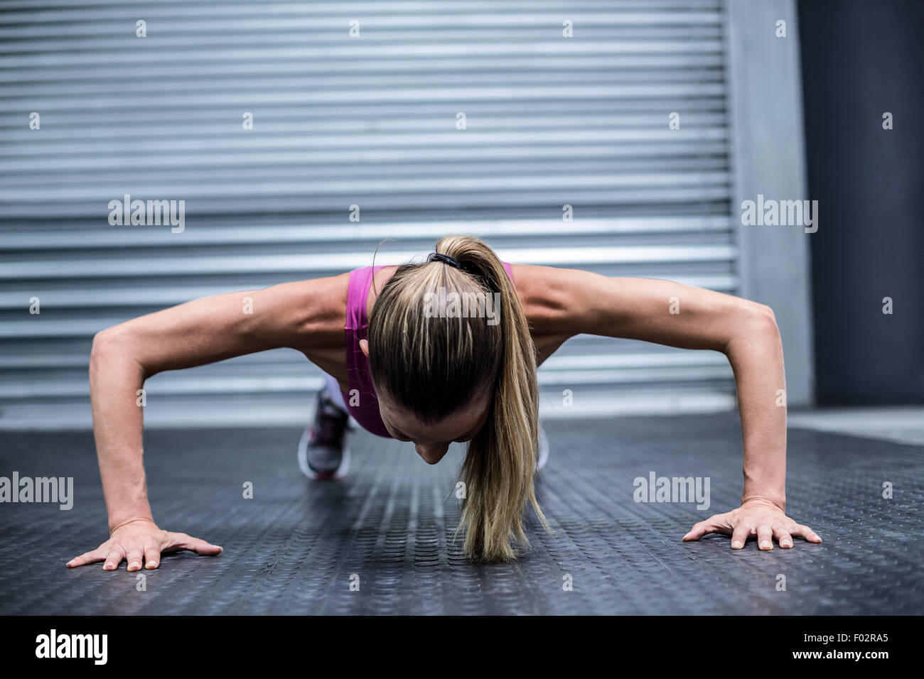 Muscular woman doing push ups Stock Photo - Alamy