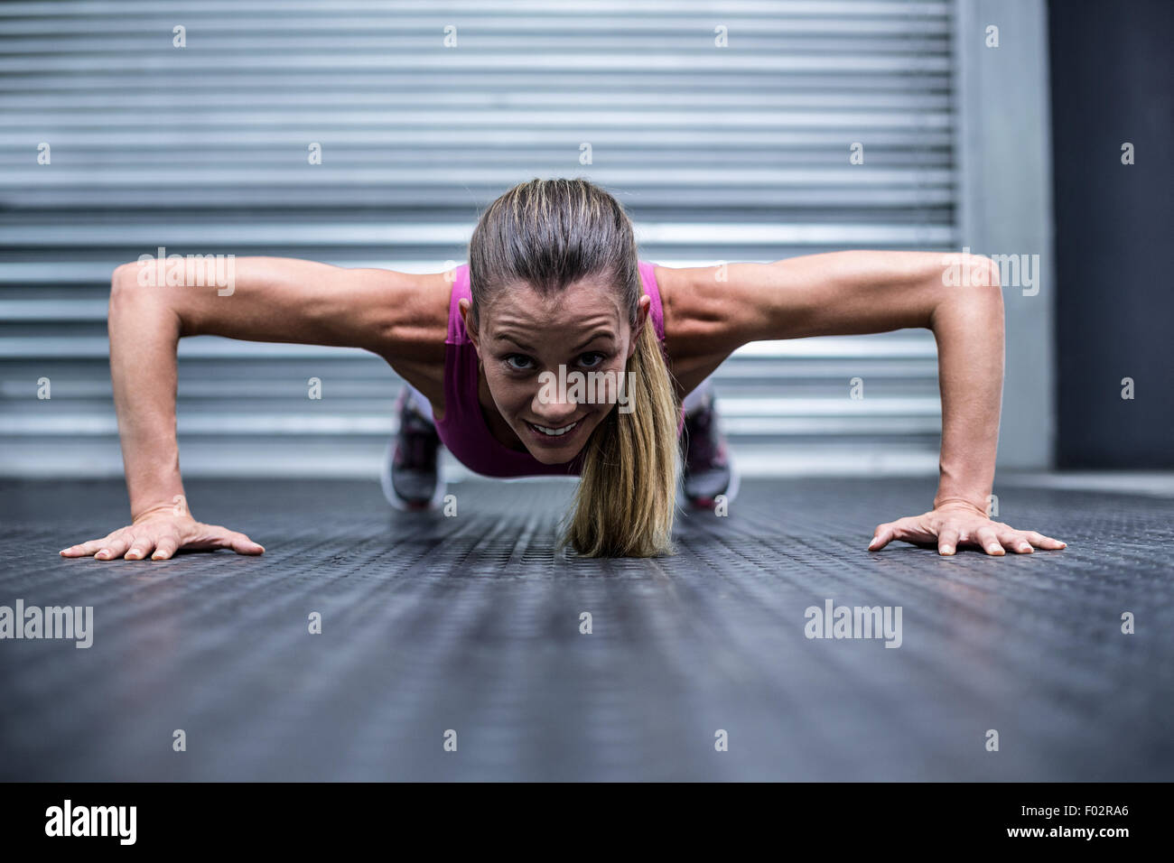 Muscular woman doing push ups Stock Photo - Alamy