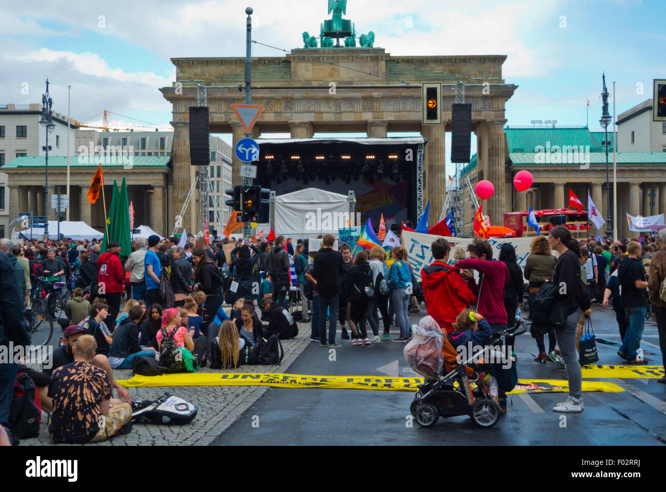 Weekend event, Brandenburger Tor, Pariser Platz, Berlin, Germany Stock ...