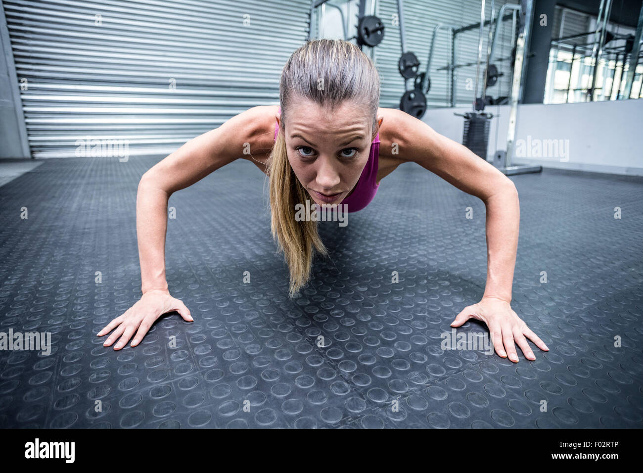 Muscular woman doing push ups Stock Photo - Alamy