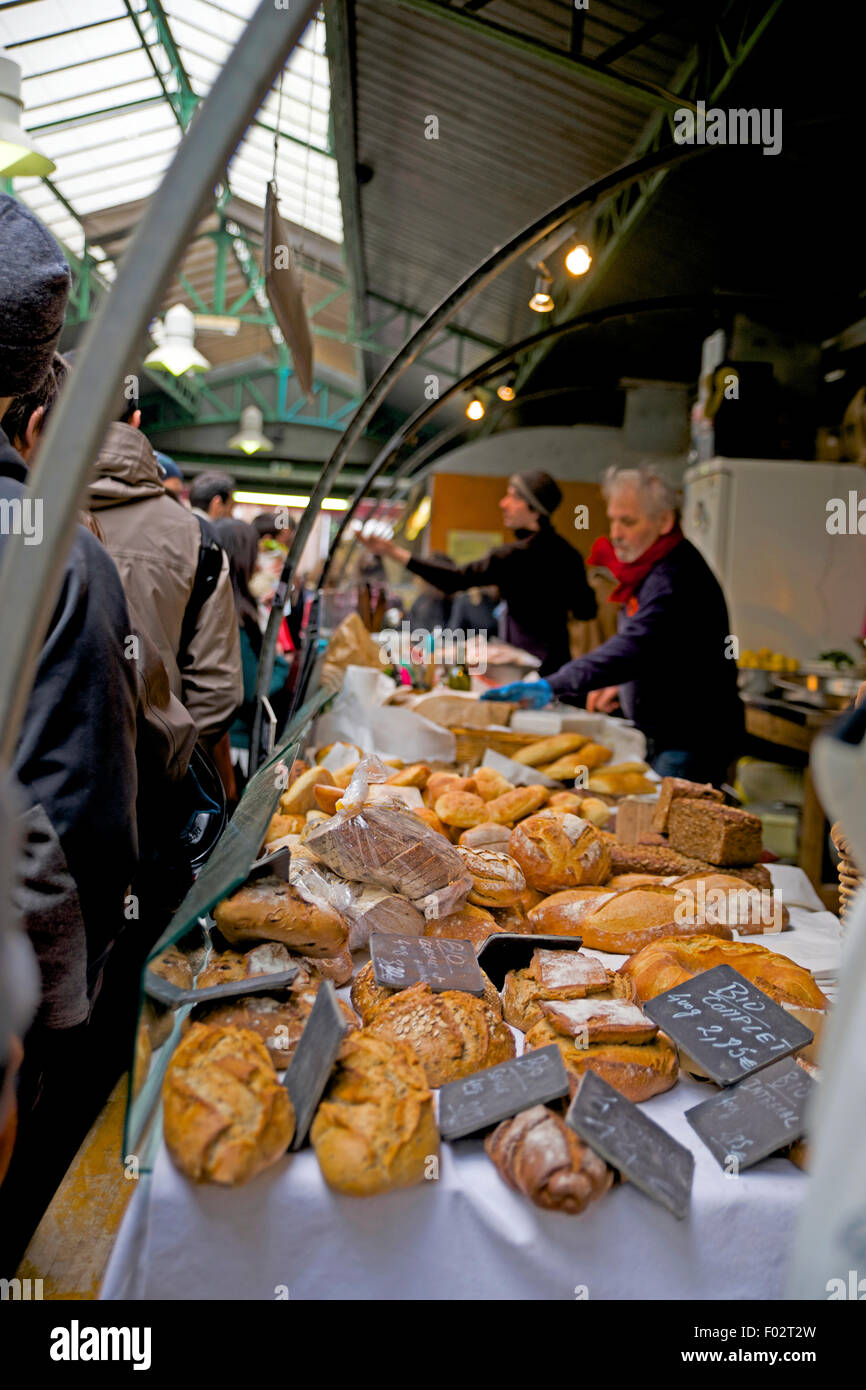 Bread being sold at Marche des Enfants Rouges, Paris market Stock Photo ...