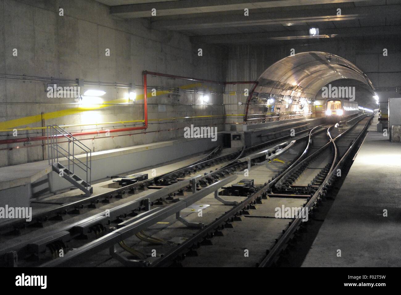 Milan (Italy), the automated metro line 5 Stock Photo - Alamy