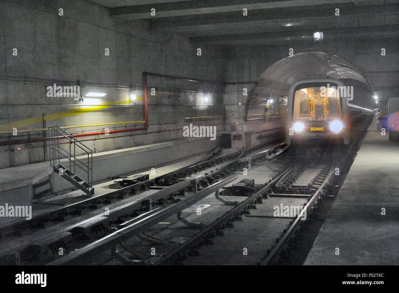 Milan (Italy), the automated metro line 5 Stock Photo - Alamy