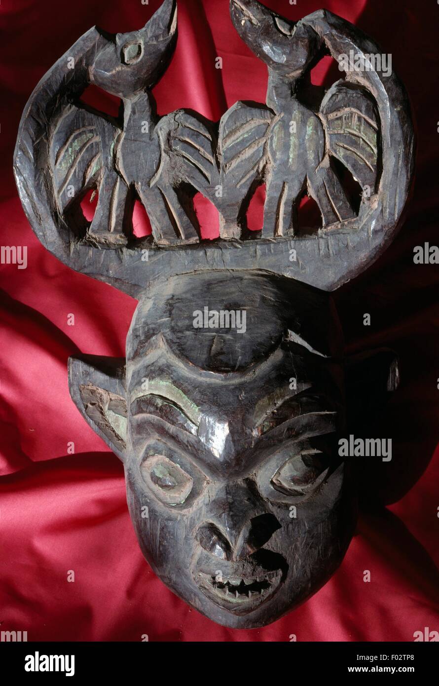 Animal ritual mask hi-res stock photography and images - Alamy