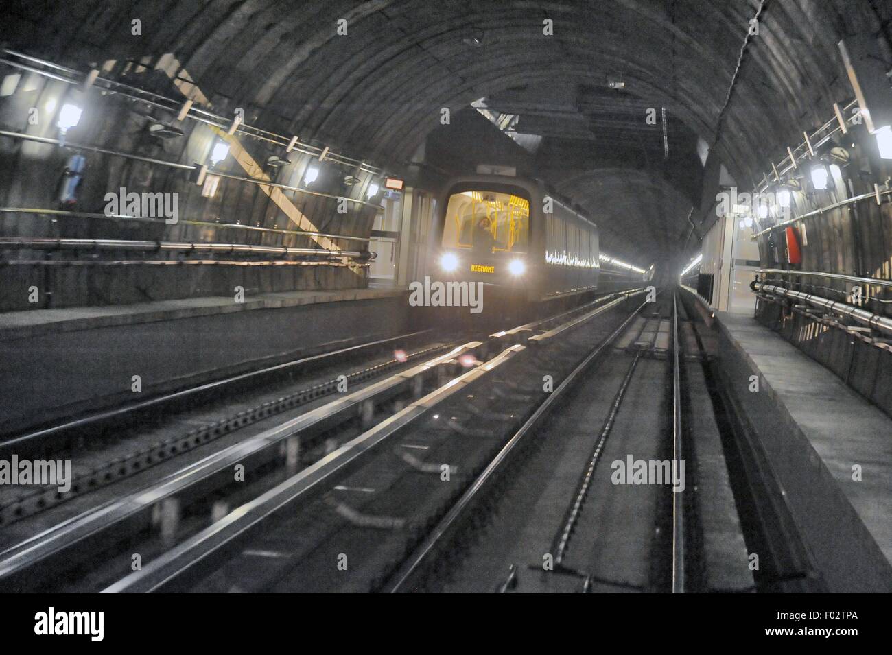 Milan (Italy), the automated metro line 5 Stock Photo - Alamy