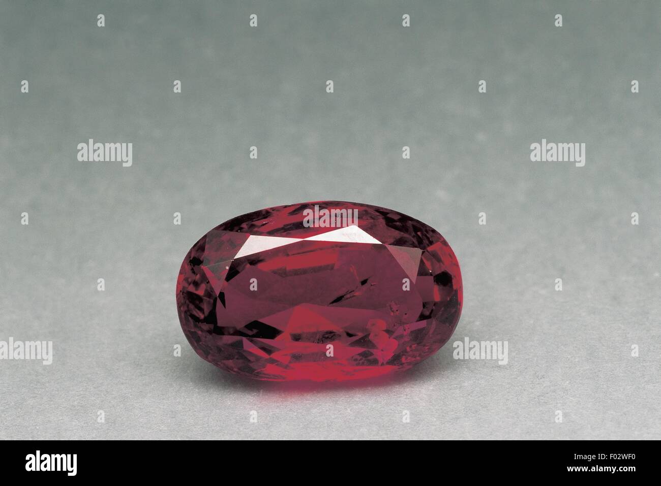 Minerals - Ruby spinel Stock Photo - Alamy