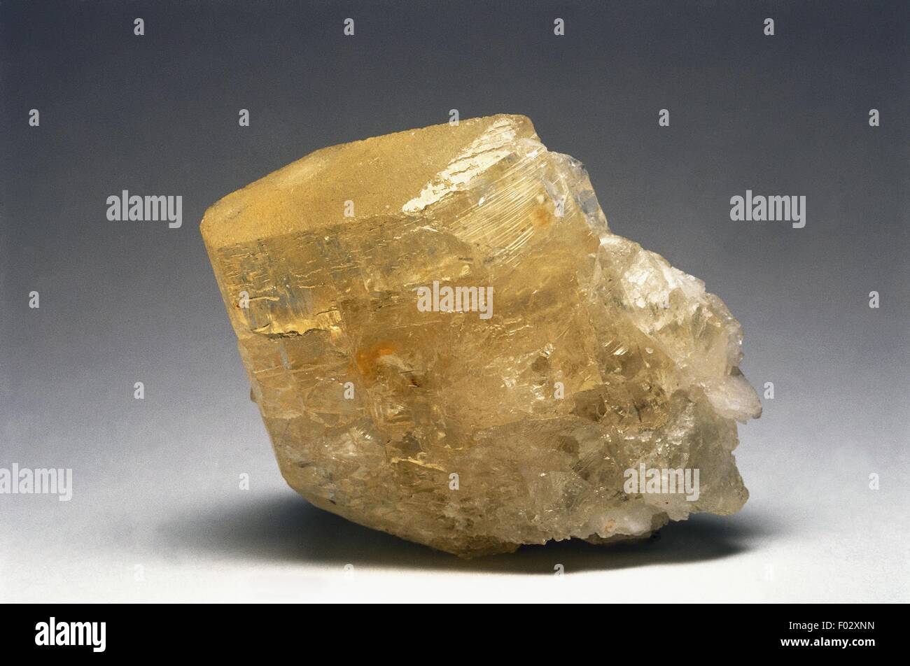 Amblygonite hi-res stock photography and images - Alamy
