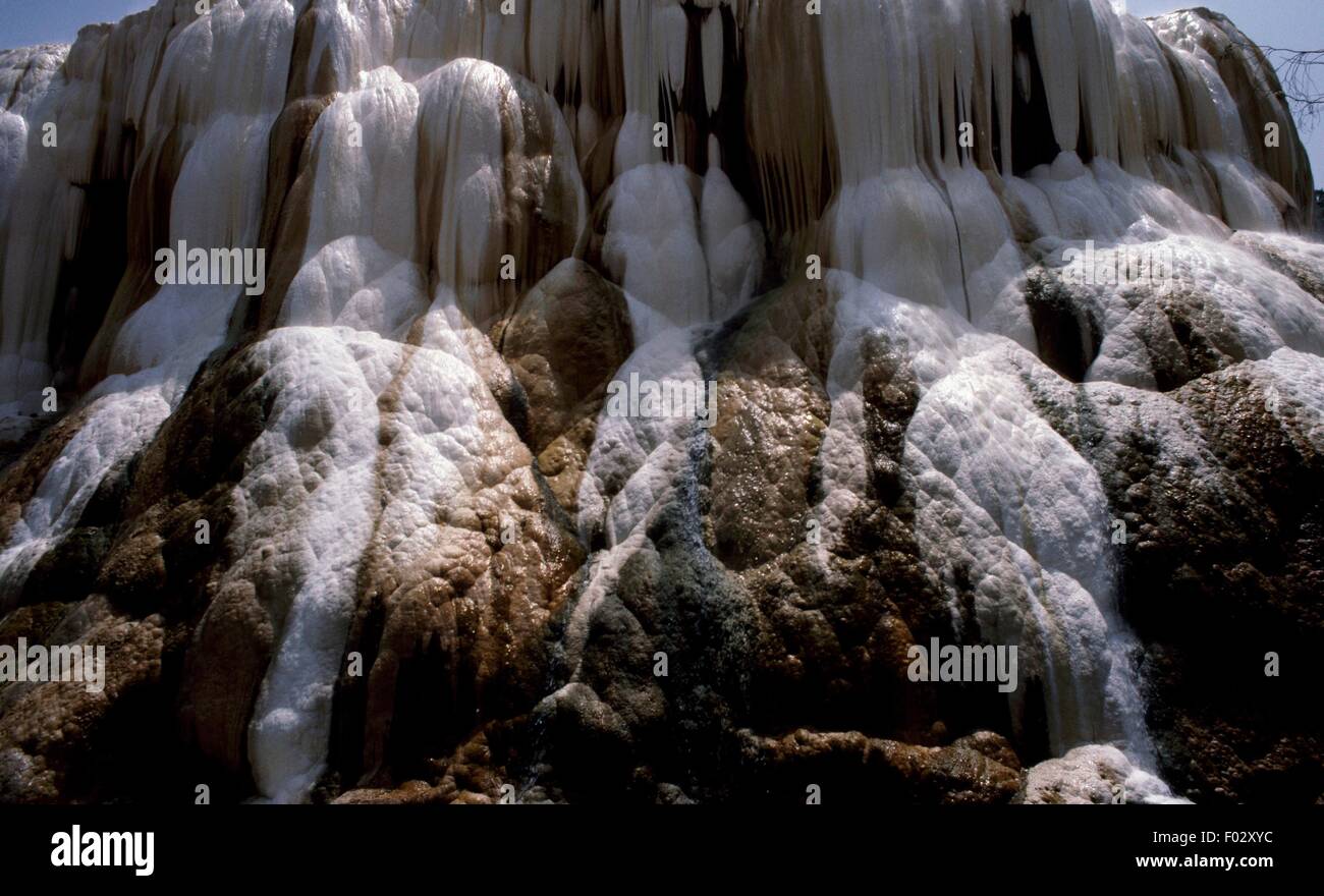 Evidence of limestone erosion, Sahara Desert, Algeria Stock Photo - Alamy
