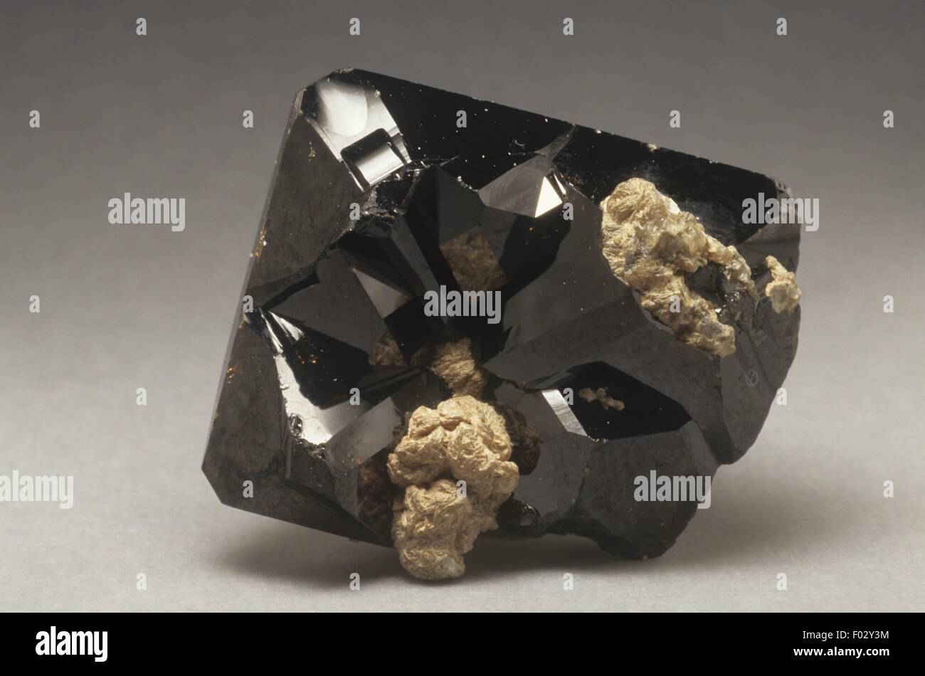 Tantalite hi-res stock photography and images - Alamy