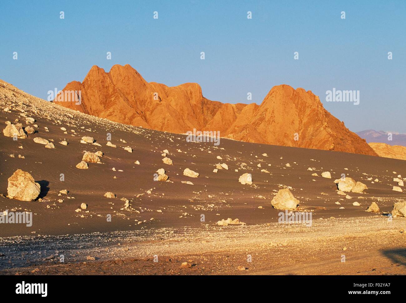 Moon over a barren desert hi-res stock photography and images - Alamy