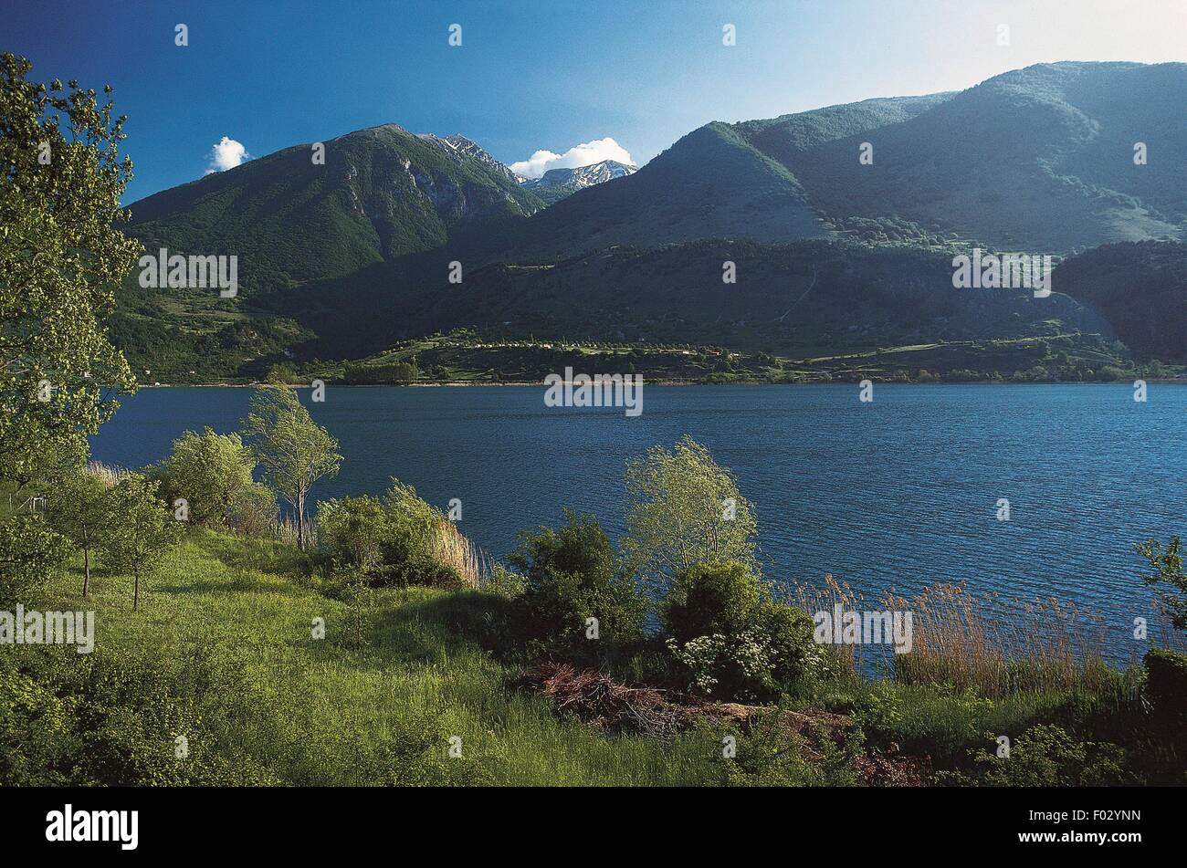 Lago di Scanno (Scanno Lake), Abruzzo, Italy Stock Photo - Alamy