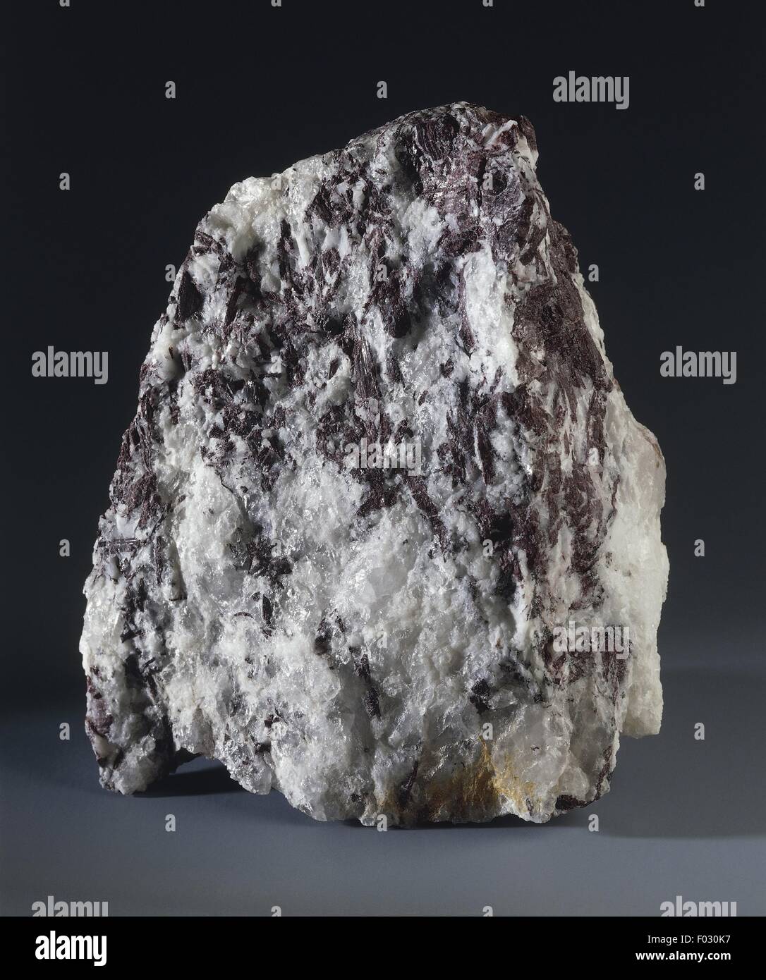 Minerals - Piemontite Stock Photo - Alamy