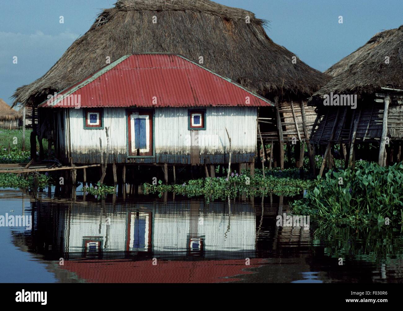 Stilt huts in the village of Ganvie in Lake Nokoue, Benin Stock Photo ...