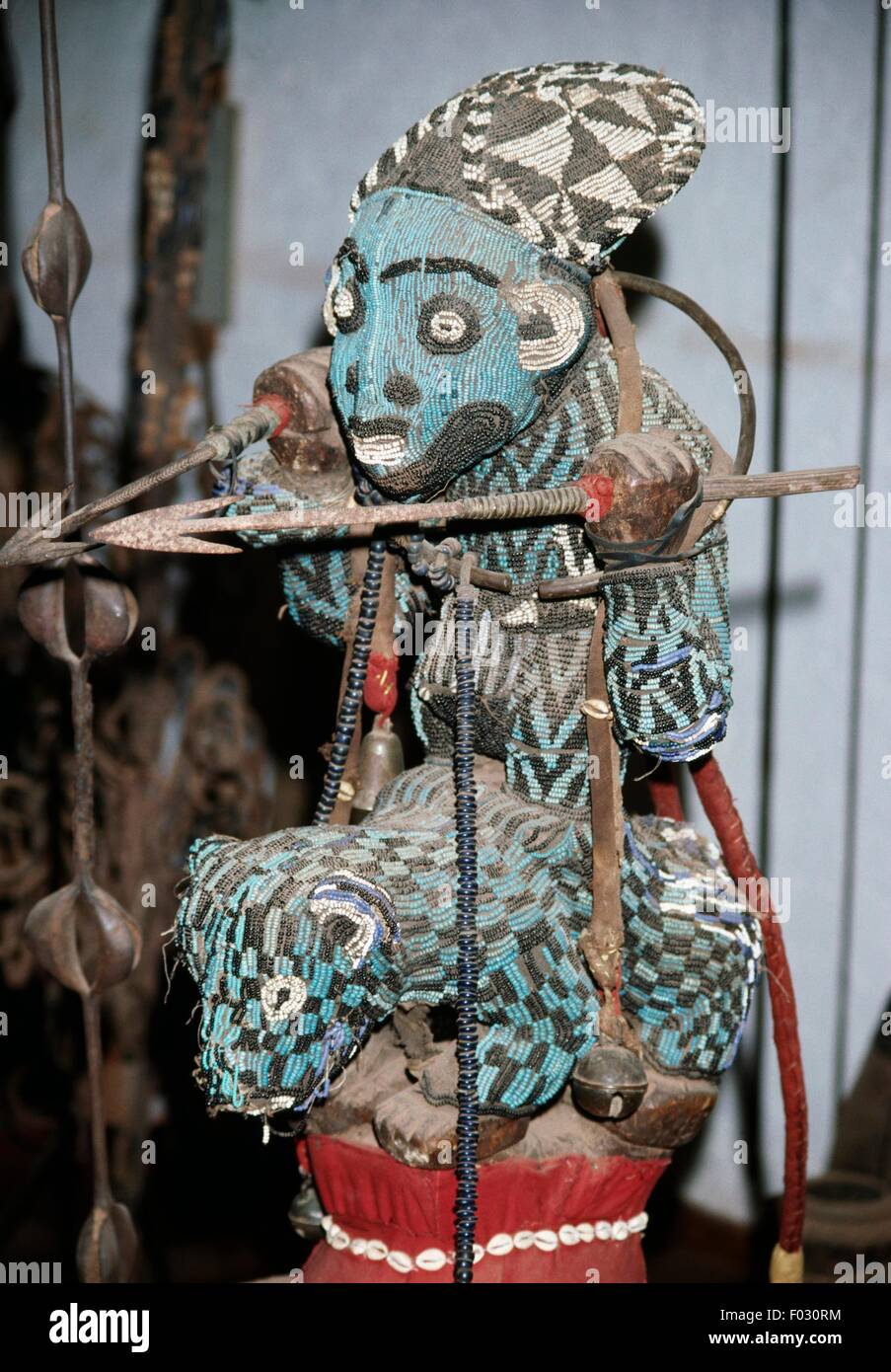 Cameroon art statue hi-res stock photography and images - Alamy