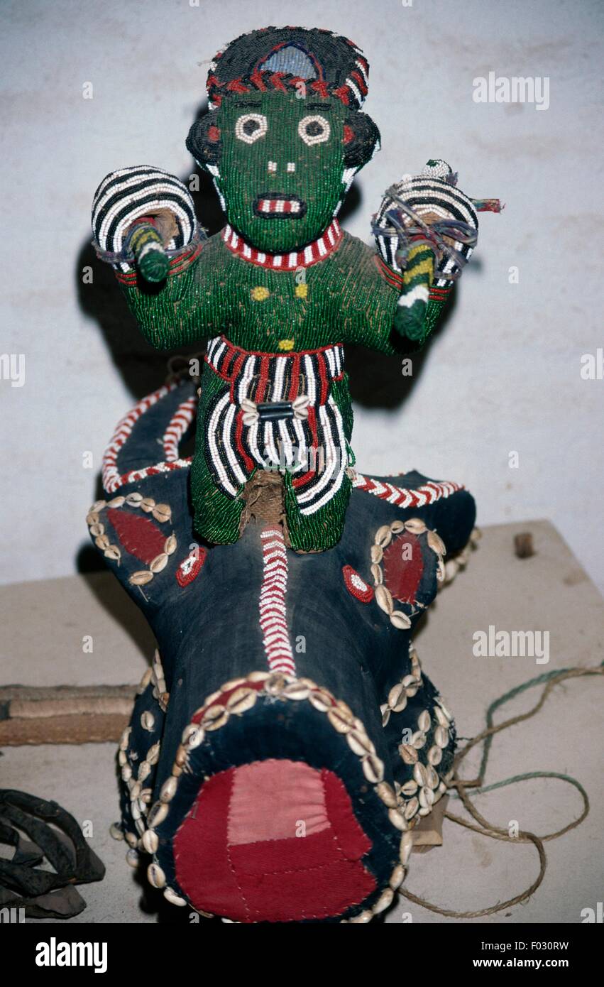 Ritual mask, Bamileke culture, Foumban, Cameroon Stock Photo - Alamy