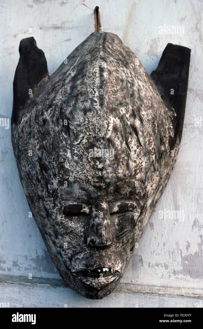 Cameroon mask hi-res stock photography and images - Alamy