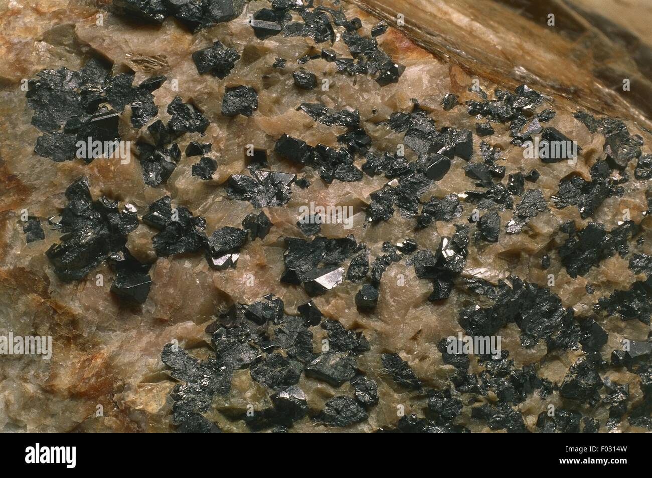Minerals - Uraninite Stock Photo - Alamy