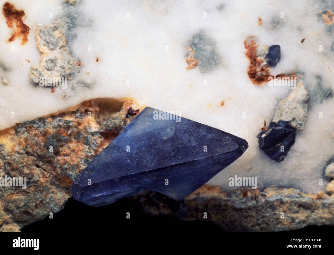Benitoite hi-res stock photography and images - Alamy