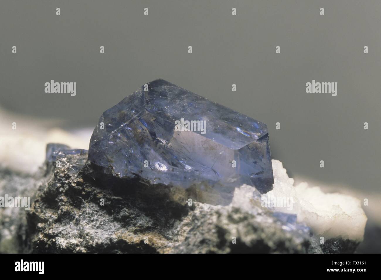Benitoite hi-res stock photography and images - Alamy
