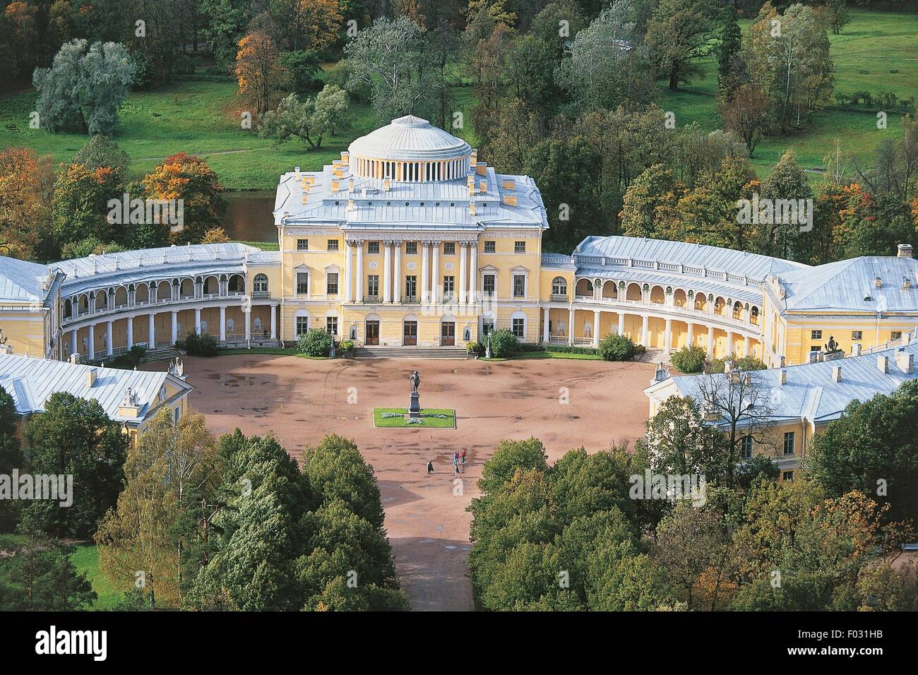 Aerial view of Pavlovsk Palace (Pavlovskij dvorec; 18th century ...