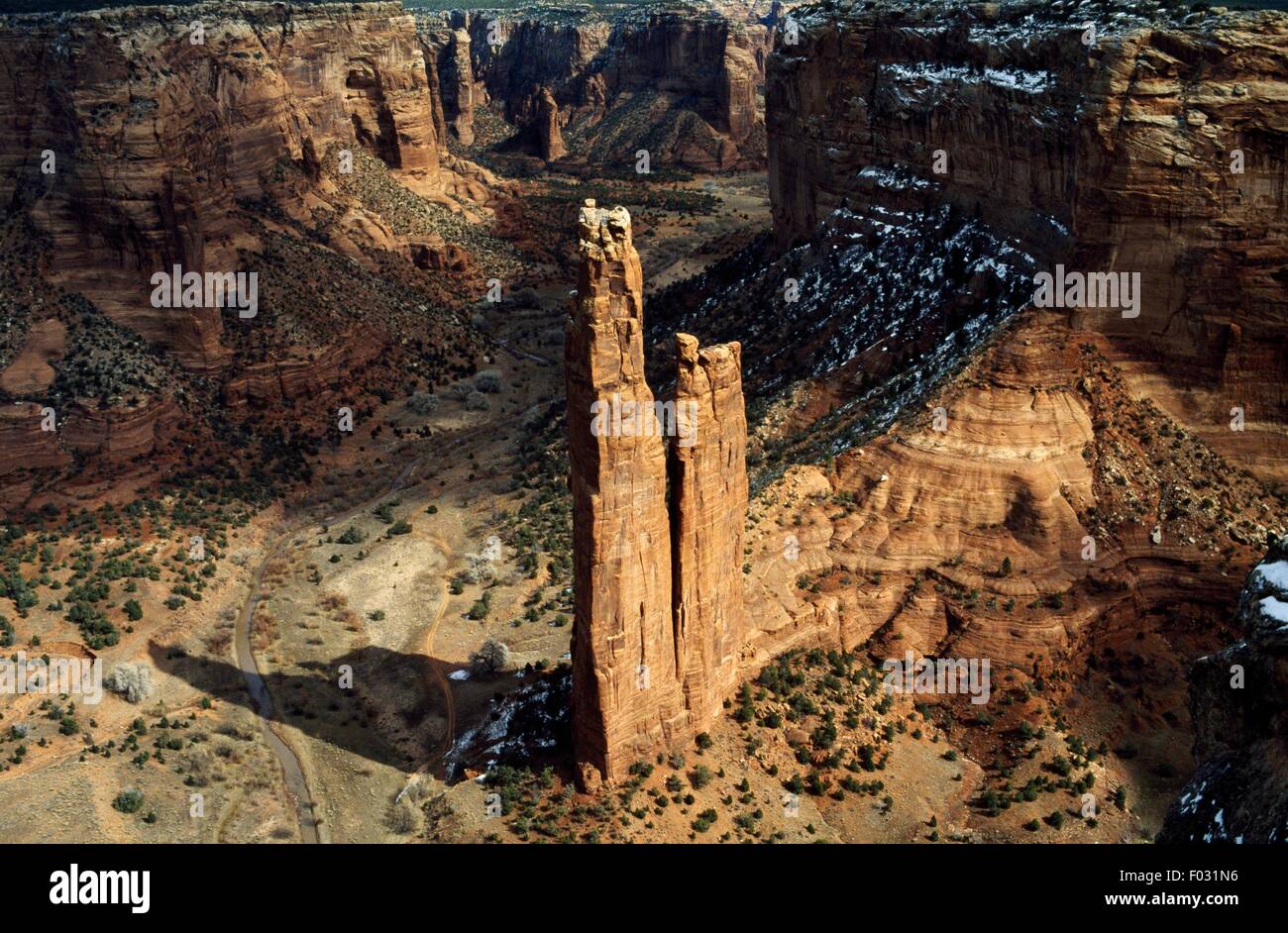 The rocky monolith of Spider Rock, Canyon De Chelly National Monument ...