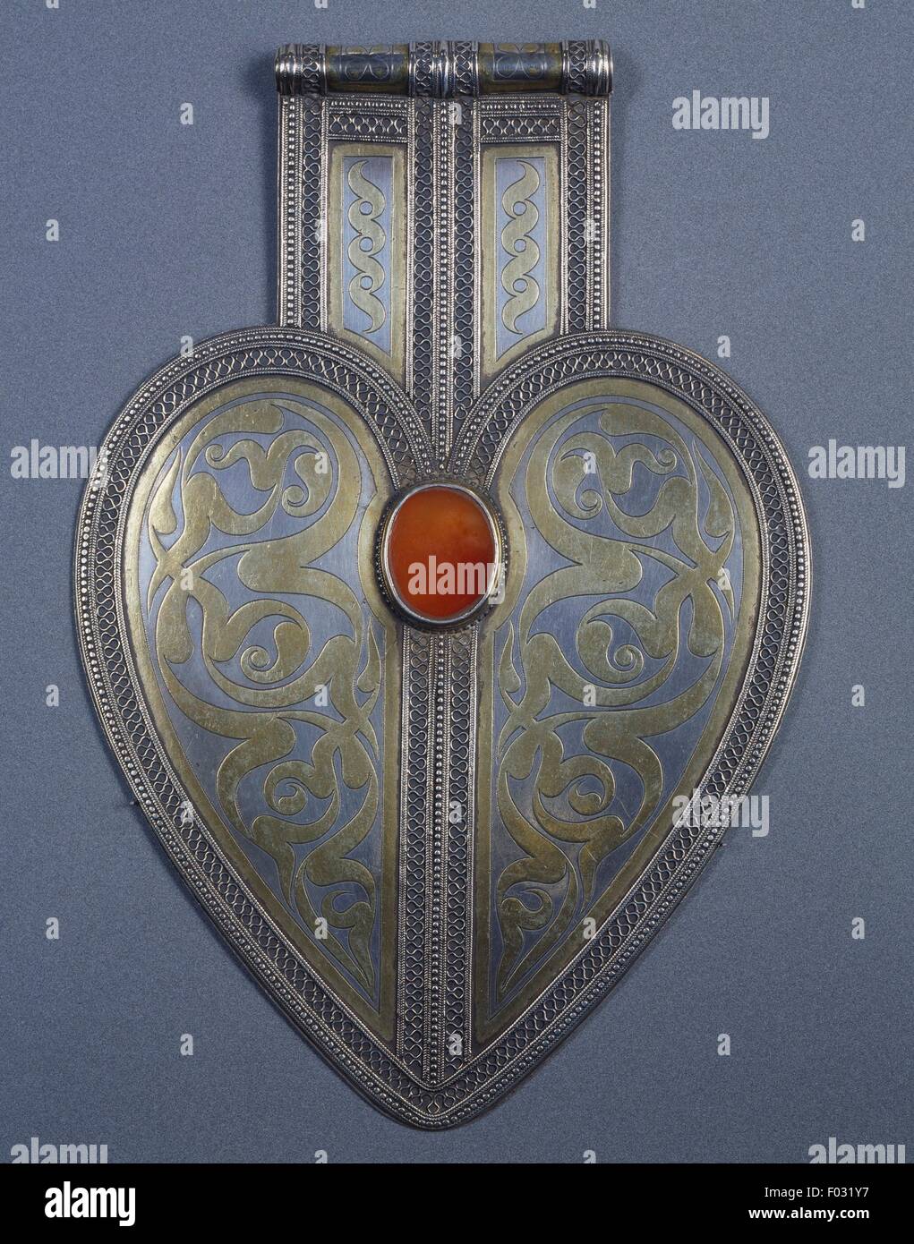 Asyk, women's back pendant in fire-gilded silver and carnelian, Tekke ...