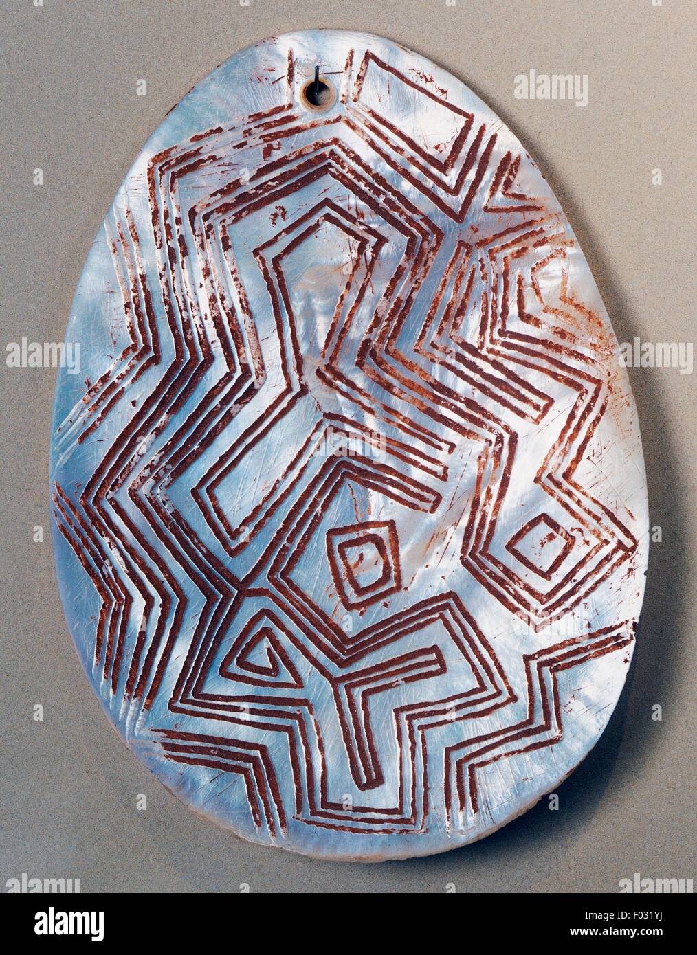 Maban, men's g-string in mother of pearl with engraved patterns and ...