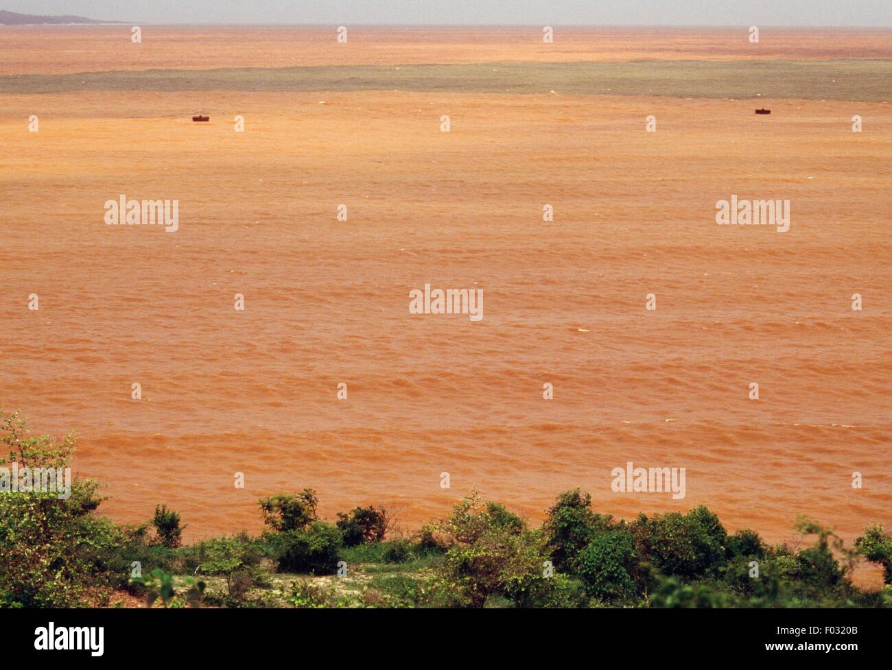 Red beach, sand rich in iron, Mahajanga (Majunga), Madagascar Stock ...