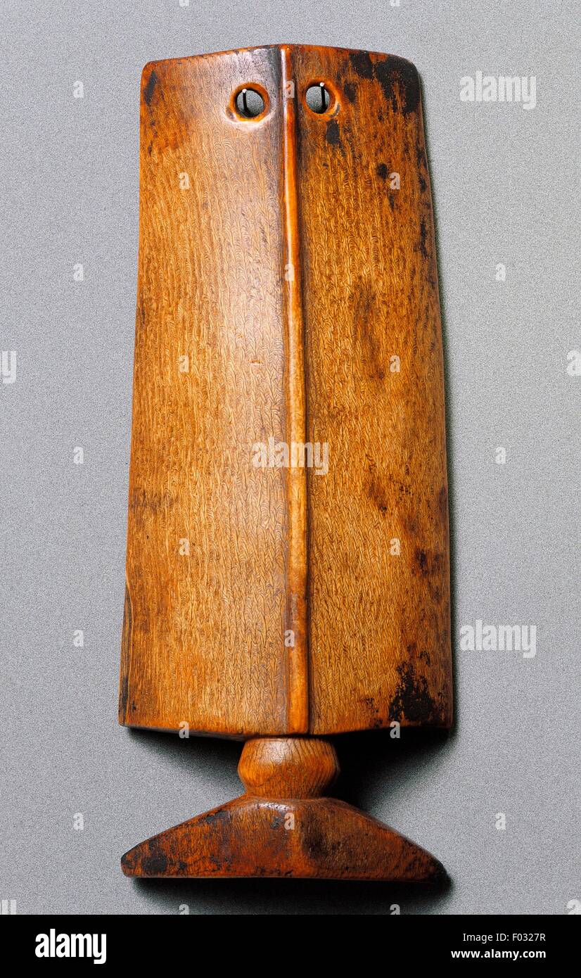 Thungbubiel (elephant's whistle) men's ivory pendant, worn by notable ...