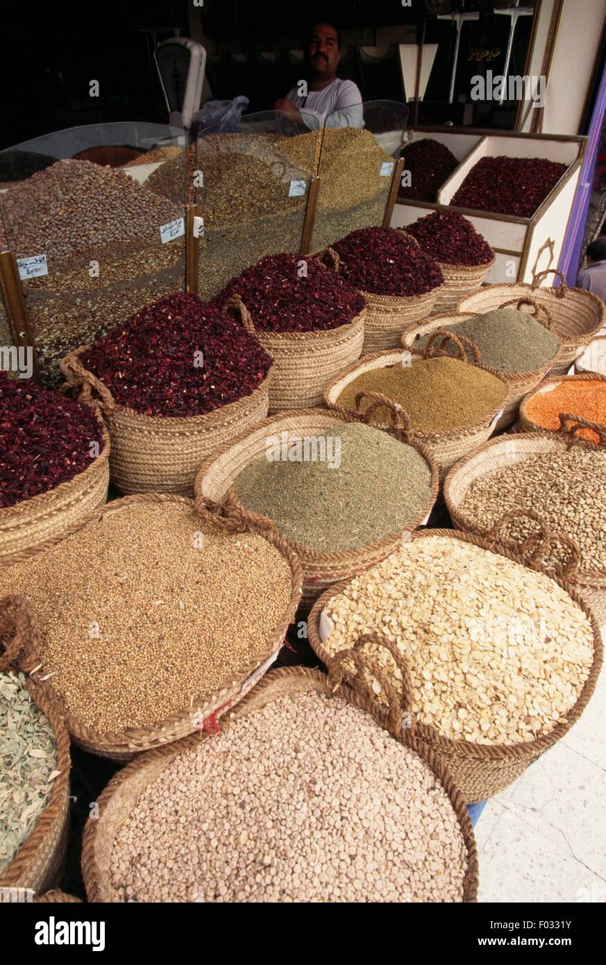 Pulses on display in a market in Luxor, Egypt Stock Photo - Alamy